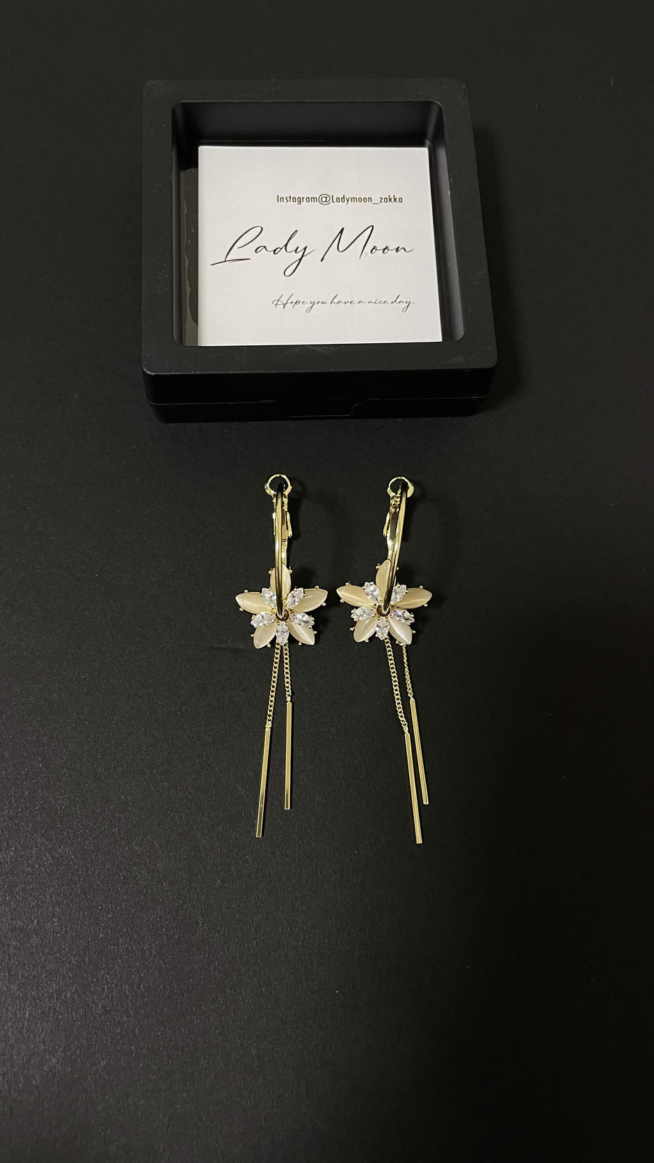 Earring – Three Fleas
